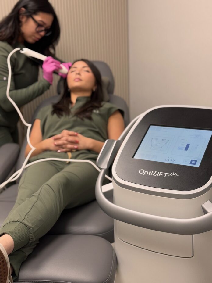 Behind OptiLIFT's Lid Laxity Innovation | Women In Optometry